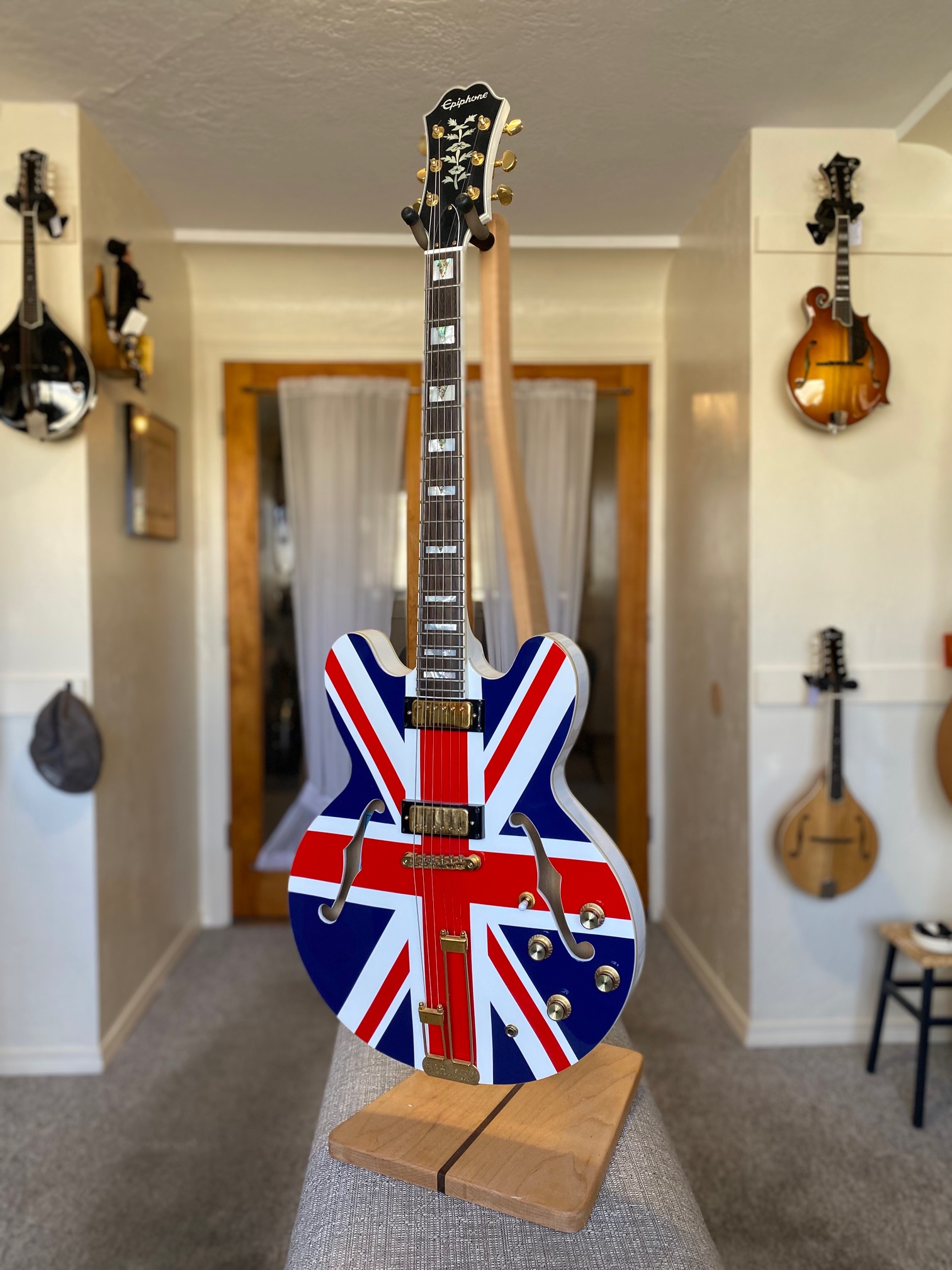 GuitarVista » Epiphone Union Jack Sheraton